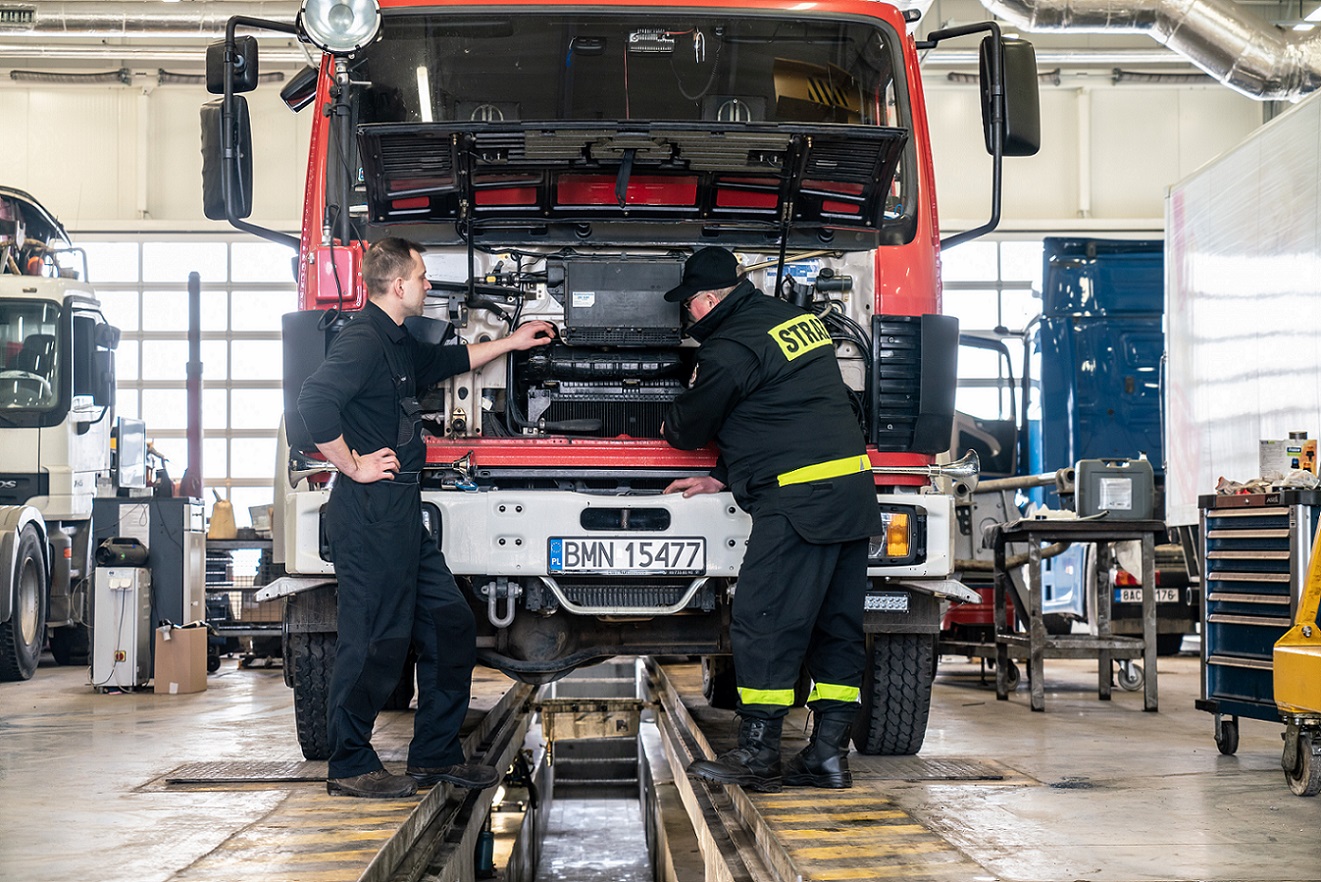 Serwis samochodów ciężarowych Mercedes-Benz Trucks EWT Automotive w ...
