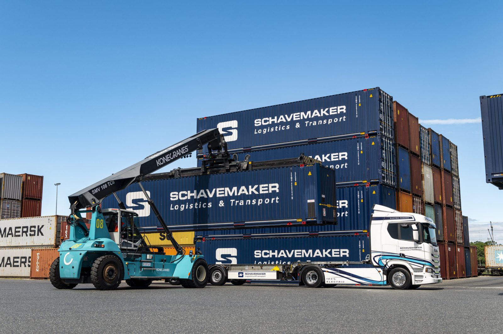 Pierwszy w Polsce elektryczny ciągnik Scania w firmie Schavemaker - NA OSI